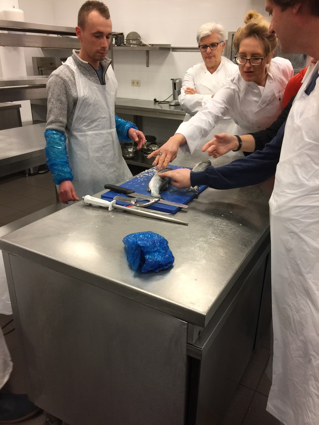 Chefs-Klas module 2: visfileren kun je leren! - Les Amis de Cuisine Den ...